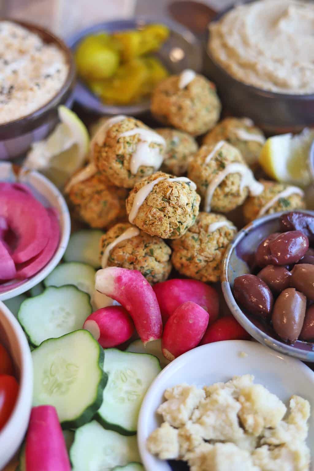 Mezze style falafel platter (vegan) - Cadry's Kitchen