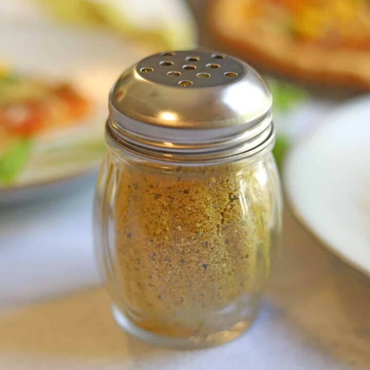 Vegan parmesan cheese with cashews - Cadry's Kitchen