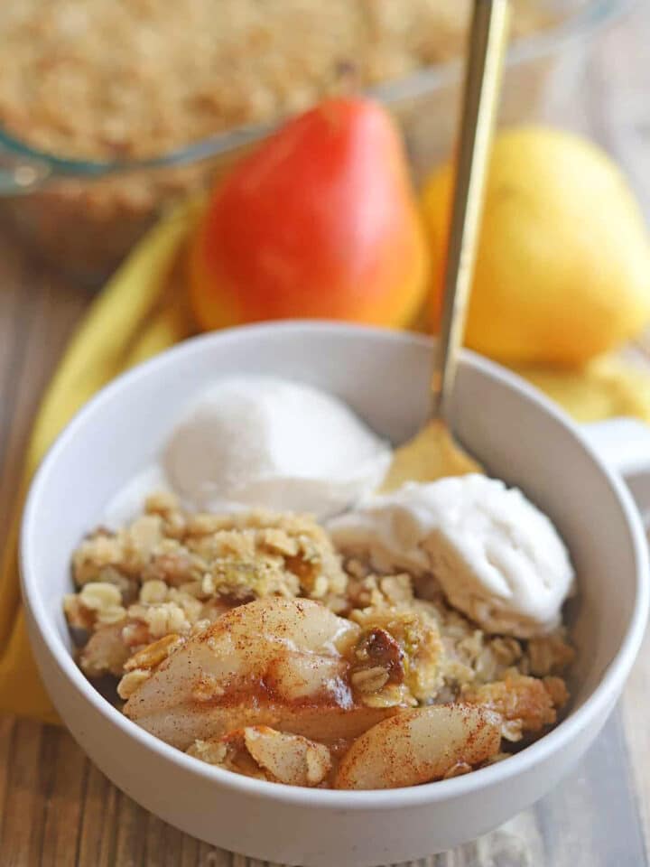 Old-fashioned rhubarb crisp bars (vegan) - Cadry's Kitchen